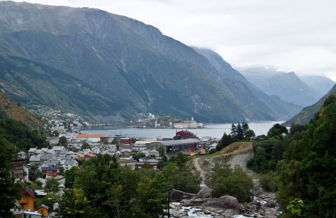 Iconic hikes in the Norwegian Fjords